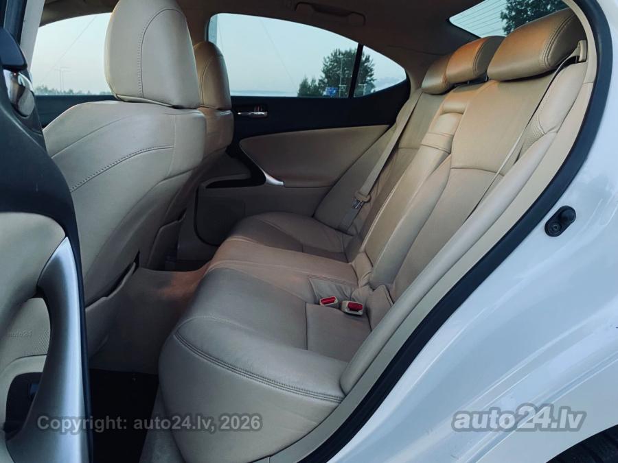 White Lexus IS 2007 in Paide, with an engine capacity of 2.50 L and mileage of 230 thousand km for 4500 €, photo 9 on AUTOMOTO.COM.LV