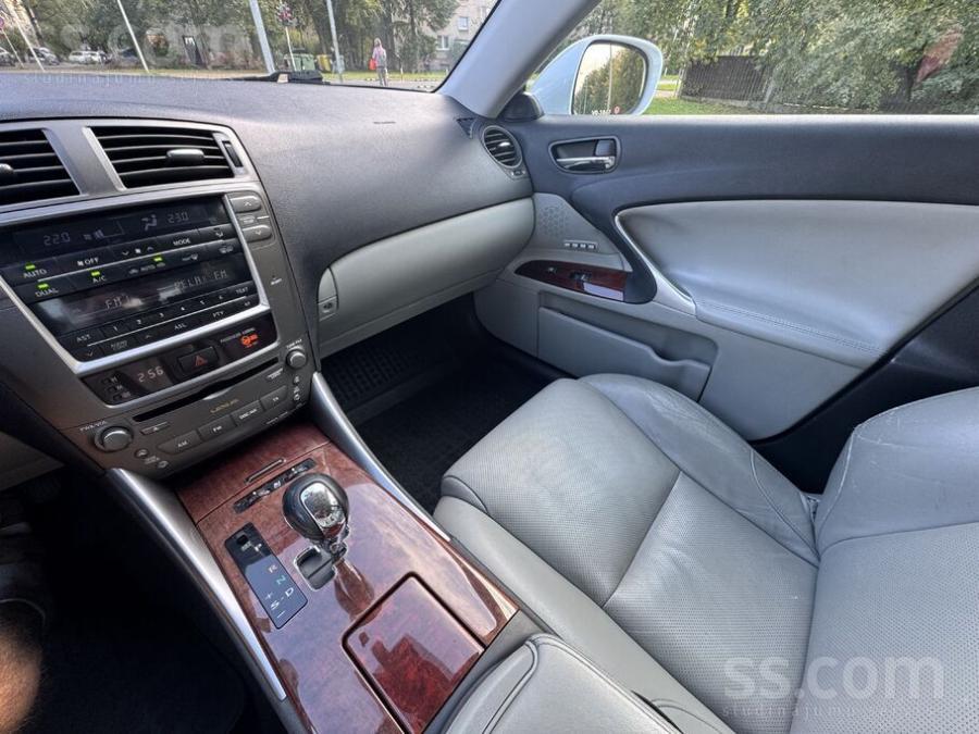 Balts Lexus IS 2007 Rīga, ar dzinēja tilpumu 2.50 L un nobraukumu 194 tūkst. km par 4900 €, foto 8 vietnē AUTOMOTO.COM.LV