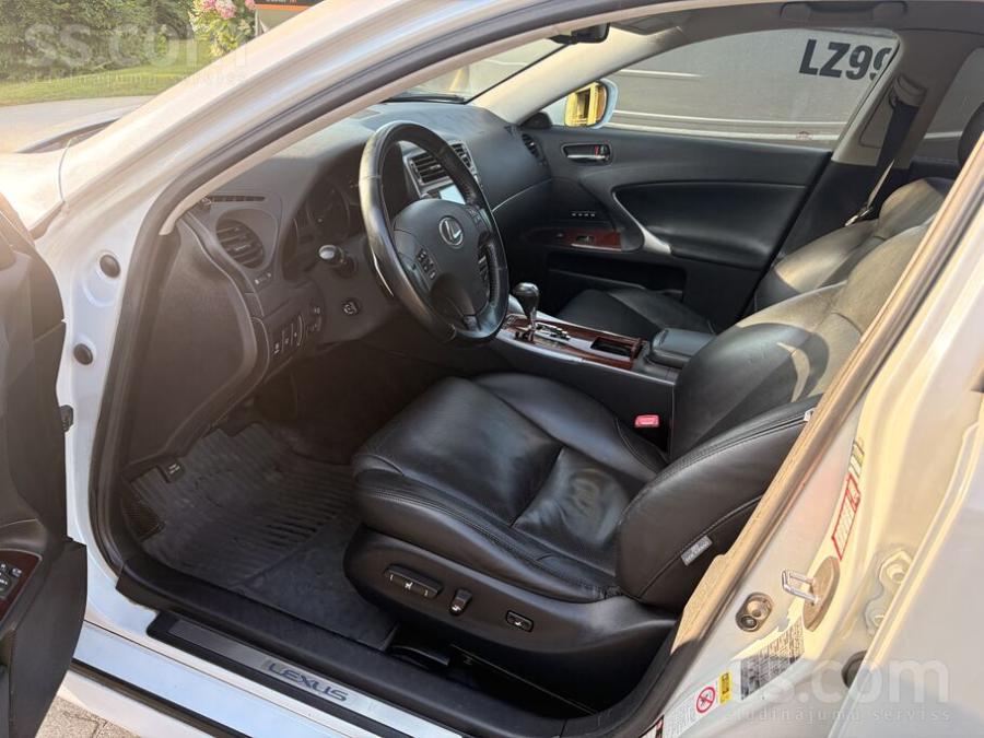 Balts Lexus IS 2008 Rīga, ar dzinēja tilpumu 2.50 L un nobraukumu 169 tūkst. km par 4600 €, foto 10 vietnē AUTOMOTO.COM.LV