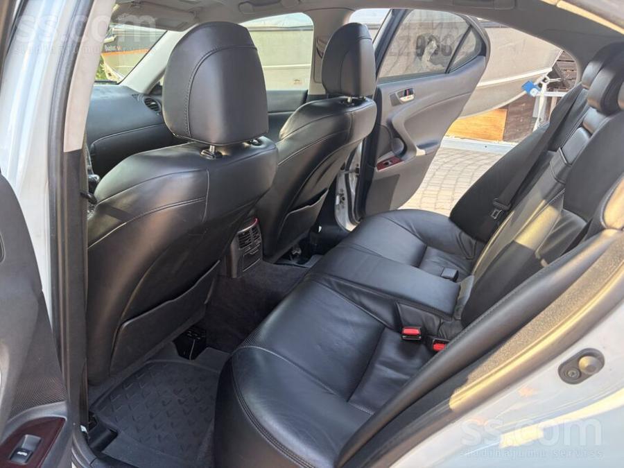 Balts Lexus IS 2008 Rīga, ar dzinēja tilpumu 2.50 L un nobraukumu 169 tūkst. km par 4600 €, foto 12 vietnē AUTOMOTO.COM.LV