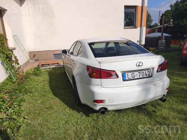 Lexus IS 2009 Rīga vietnē Balts Lexus IS 2009 Rīga, ar dzinēja tilpumu 2.20 L un nobraukumu 172 tūkst. km par 1555 €, foto 3 vietnē AUTOMOTO.COM.LV