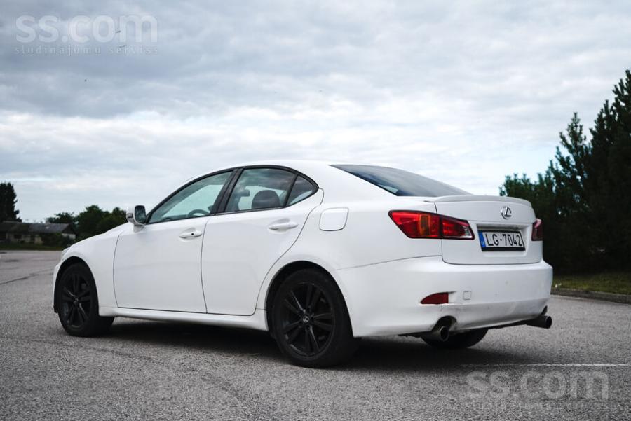 Balts Lexus IS 2009 Rīga, ar dzinēja tilpumu 2.20 L un nobraukumu 167 tūkst. km par 2100 €, foto 4 vietnē AUTOMOTO.COM.LV