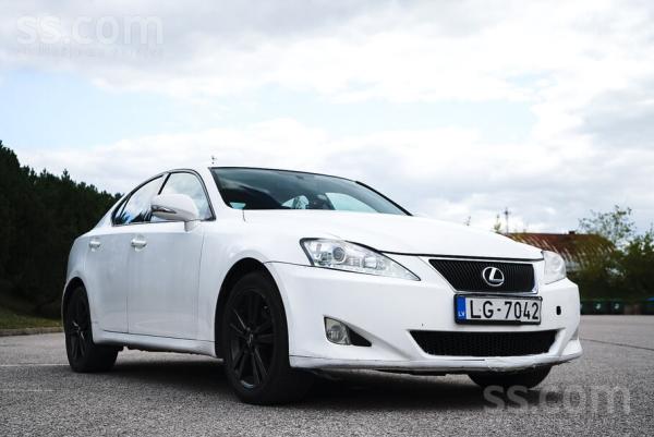 White Lexus IS 2009 in Riga, with an engine capacity of 2.20 L and mileage of 167 thousand km for 2100 €, photo 7 on AUTOMOTO.COM.LV
