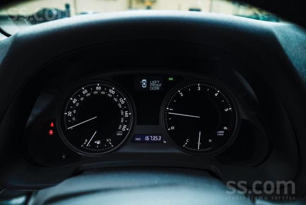 White Lexus IS 2009 in Riga, with an engine capacity of 2.20 L and mileage of 167 thousand km for 2100 €, photo 9 on AUTOMOTO.COM.LV
