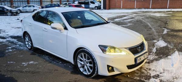 White Lexus IS 2010 in Riga, with an engine capacity of 2.50 L and mileage of 306 thousand km for 5500 €, photo 2 on AUTOMOTO.COM.LV