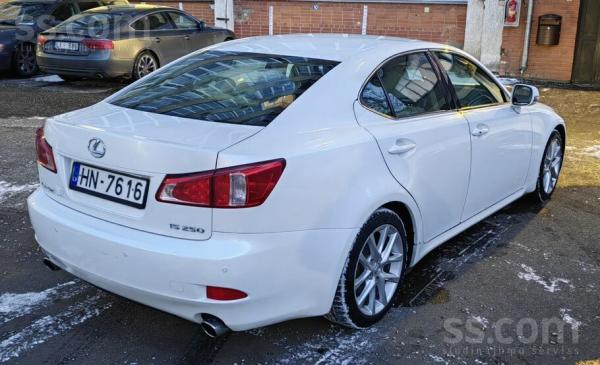 White Lexus IS 2010 in Riga, with an engine capacity of 2.50 L and mileage of 306 thousand km for 5500 €, photo 3 on AUTOMOTO.COM.LV