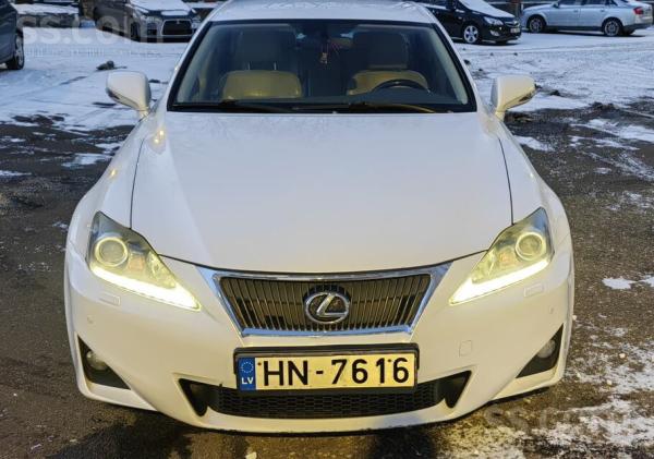 White Lexus IS 2010 in Riga, with an engine capacity of 2.50 L and mileage of 306 thousand km for 5500 €, photo 4 on AUTOMOTO.COM.LV
