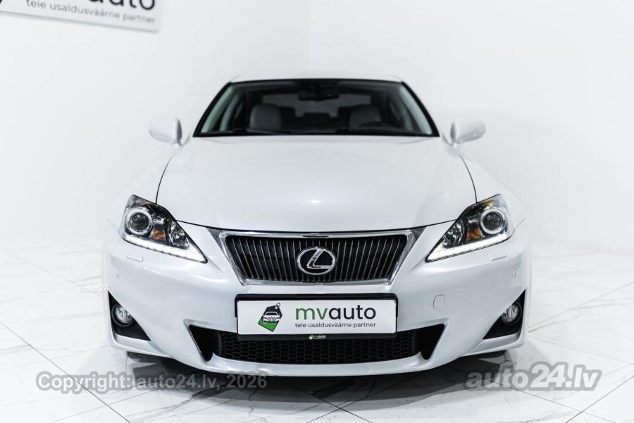 White Lexus IS 2010 in Tallinn, with an engine capacity of 2.50 L and mileage of 160 thousand km for 8290 €, photo 5 on AUTOMOTO.COM.LV