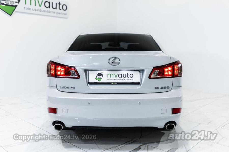 White Lexus IS 2010 in Tallinn, with an engine capacity of 2.50 L and mileage of 160 thousand km for 8290 €, photo 8 on AUTOMOTO.COM.LV