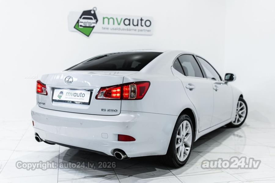 White Lexus IS 2010 in Tallinn, with an engine capacity of 2.50 L and mileage of 160 thousand km for 8290 €, photo 9 on AUTOMOTO.COM.LV