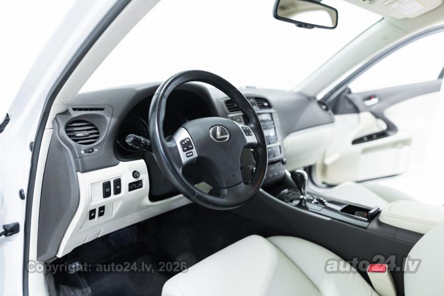 White Lexus IS 2010 in Tallinn, with an engine capacity of 2.50 L and mileage of 160 thousand km for 8290 €, photo 13 on AUTOMOTO.COM.LV