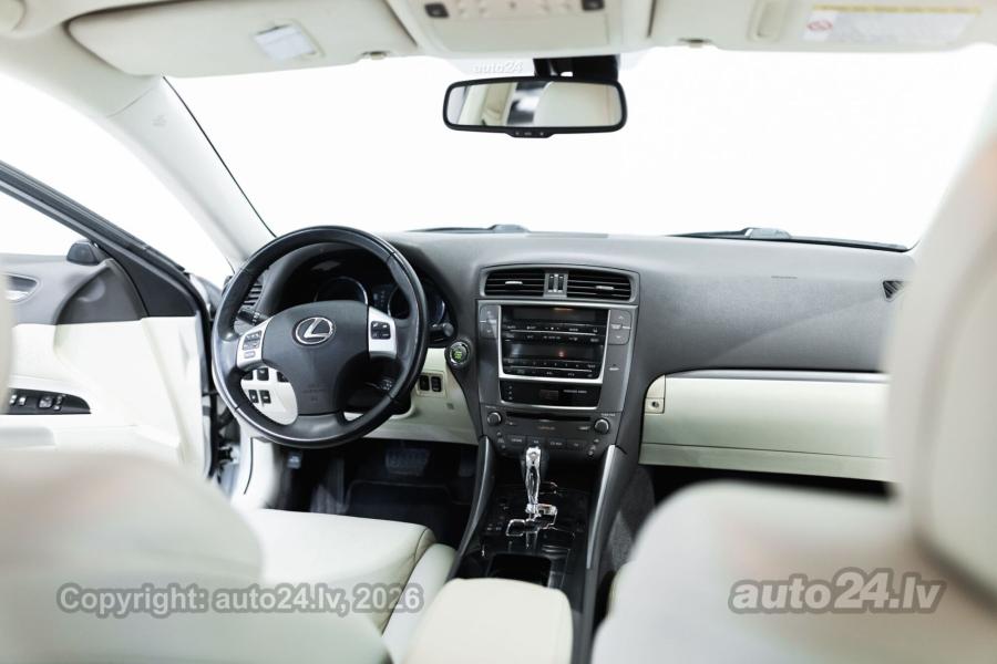 White Lexus IS 2010 in Tallinn, with an engine capacity of 2.50 L and mileage of 160 thousand km for 8290 €, photo 16 on AUTOMOTO.COM.LV
