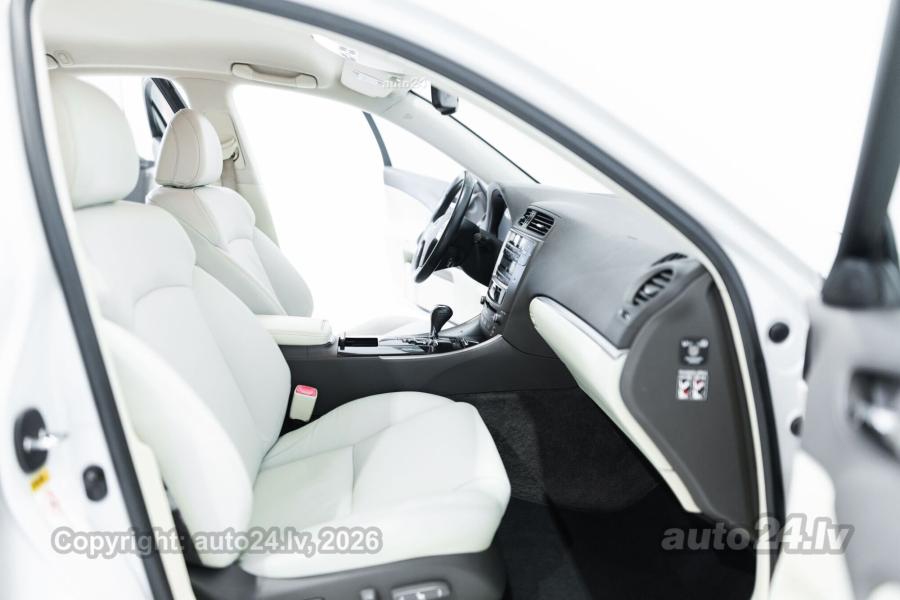 White Lexus IS 2010 in Tallinn, with an engine capacity of 2.50 L and mileage of 160 thousand km for 8290 €, photo 17 on AUTOMOTO.COM.LV