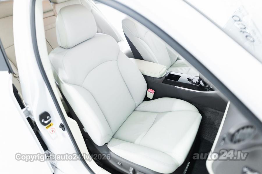 White Lexus IS 2010 in Tallinn, with an engine capacity of 2.50 L and mileage of 160 thousand km for 8290 €, photo 18 on AUTOMOTO.COM.LV