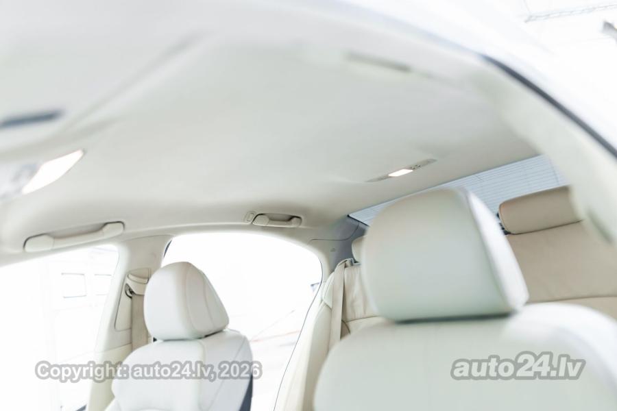 White Lexus IS 2010 in Tallinn, with an engine capacity of 2.50 L and mileage of 160 thousand km for 8290 €, photo 21 on AUTOMOTO.COM.LV