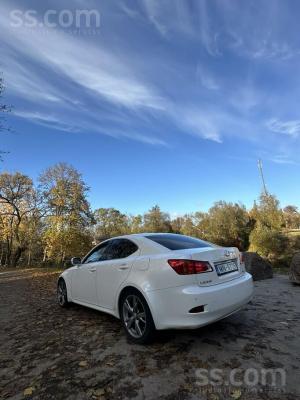 White Lexus IS 2010 in Rezekne, with an engine capacity of 2.20 L and mileage of 186 thousand km for 5700 €, photo 3 on AUTOMOTO.COM.LV