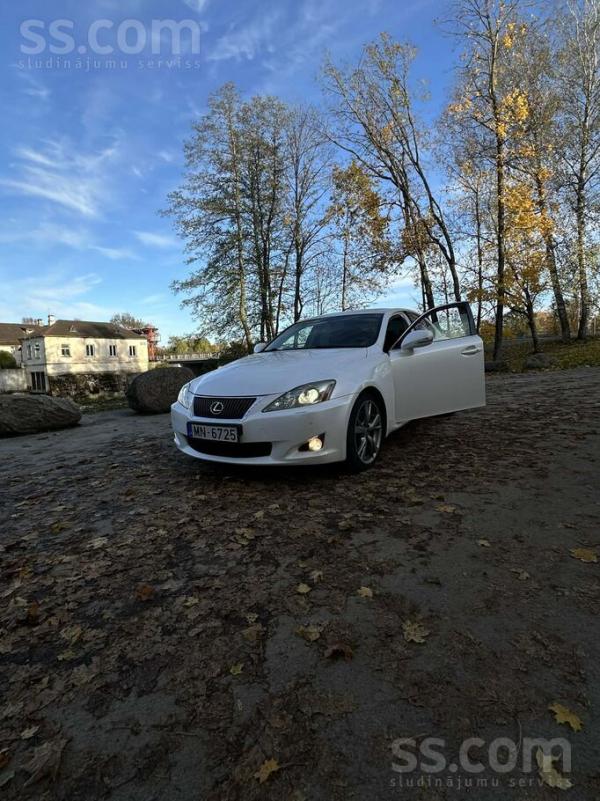 Balts Lexus IS 2010 Rēzekne, ar dzinēja tilpumu 2.20 L un nobraukumu 186 tūkst. km par 5700 €, foto 3 vietnē AUTOMOTO.COM.LV