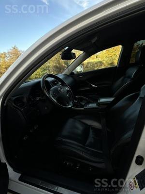 White Lexus IS 2010 in Rezekne, with an engine capacity of 2.20 L and mileage of 186 thousand km for 5700 €, photo 5 on AUTOMOTO.COM.LV