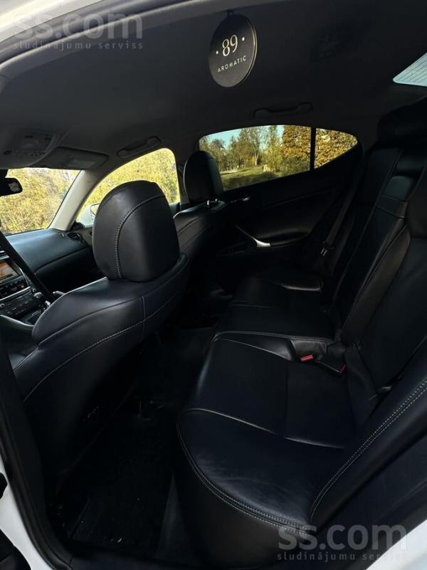 Balts Lexus IS 2010 Rēzekne, ar dzinēja tilpumu 2.20 L un nobraukumu 186 tūkst. km par 5700 €, foto 5 vietnē AUTOMOTO.COM.LV