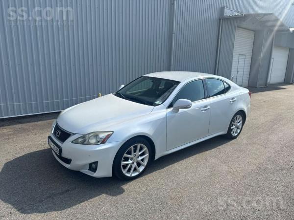 White Lexus IS 2010 in Riga, with an engine capacity of 2.50 L and mileage of 248 thousand km for 3800 €, photo 2 on AUTOMOTO.COM.LV