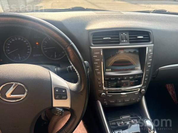 White Lexus IS 2010 in Riga, with an engine capacity of 2.50 L and mileage of 248 thousand km for 3800 €, photo 5 on AUTOMOTO.COM.LV