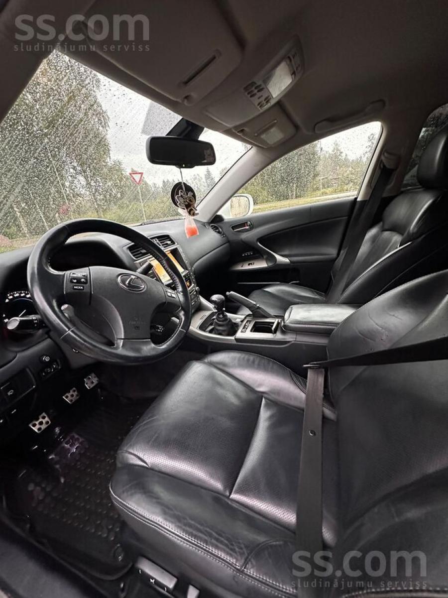 Balts Lexus IS 2010 Rēzekne, ar dzinēja tilpumu 2.20 L un nobraukumu 199 tūkst. km par 6100 €, foto 4 vietnē AUTOMOTO.COM.LV