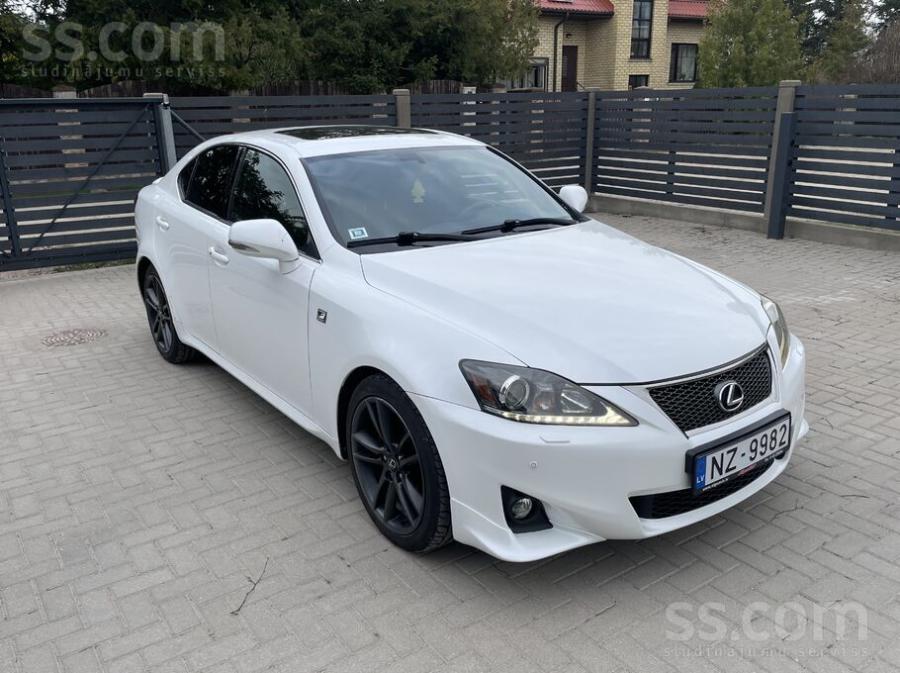 White Lexus IS 2011 in Riga, with an engine capacity of 2.20 L and mileage of 360 thousand km for 4500 €, photo 1 on AUTOMOTO.COM.LV