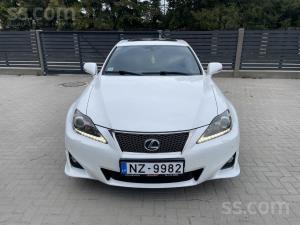 White Lexus IS 2011 in Riga, with an engine capacity of 2.20 L and mileage of 360 thousand km for 4500 €, photo 2 on AUTOMOTO.COM.LV