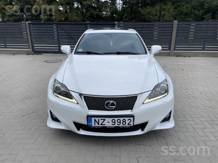 White Lexus IS 2011 in Riga, with an engine capacity of 2.20 L and mileage of 360 thousand km for 4500 €, photo 2 on AUTOMOTO.COM.LV