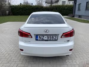 White Lexus IS 2011 in Riga, with an engine capacity of 2.20 L and mileage of 360 thousand km for 4500 €, photo 5 on AUTOMOTO.COM.LV
