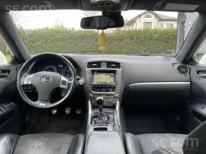 White Lexus IS 2011 in Riga, with an engine capacity of 2.20 L and mileage of 360 thousand km for 4500 €, photo 8 on AUTOMOTO.COM.LV