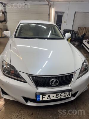 White Lexus IS 2011 in Riga, with an engine capacity of 2.50 L and mileage of 178 thousand km for 10500 €, photo 3 on AUTOMOTO.COM.LV
