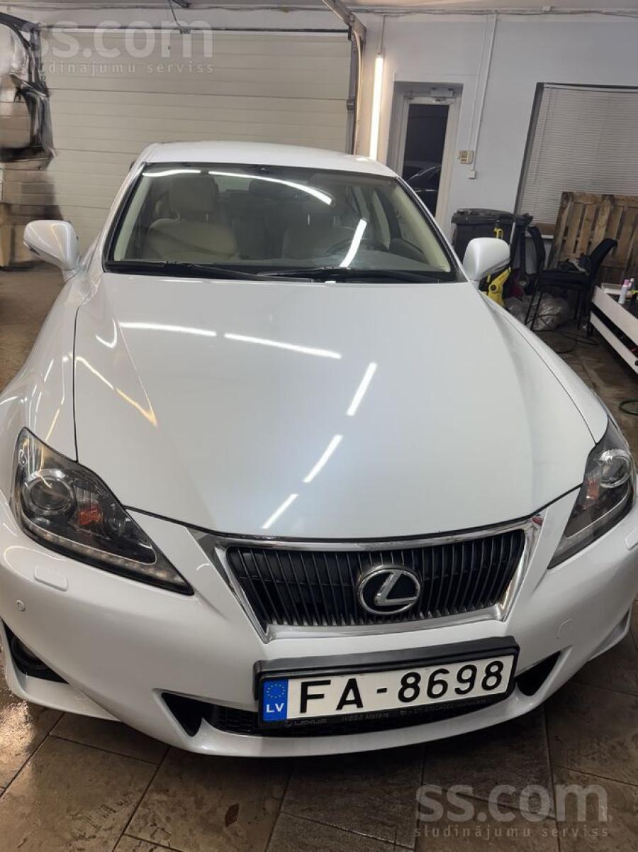 White Lexus IS 2011 in Riga, with an engine capacity of 2.50 L and mileage of 178 thousand km for 10500 €, photo 3 on AUTOMOTO.COM.LV