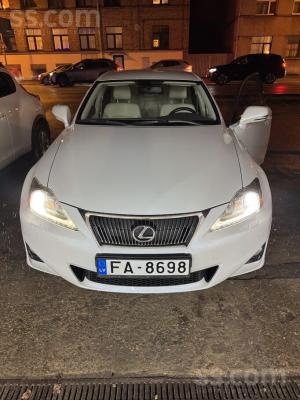 White Lexus IS 2011 in Riga, with an engine capacity of 2.50 L and mileage of 178 thousand km for 10500 €, photo 13 on AUTOMOTO.COM.LV
