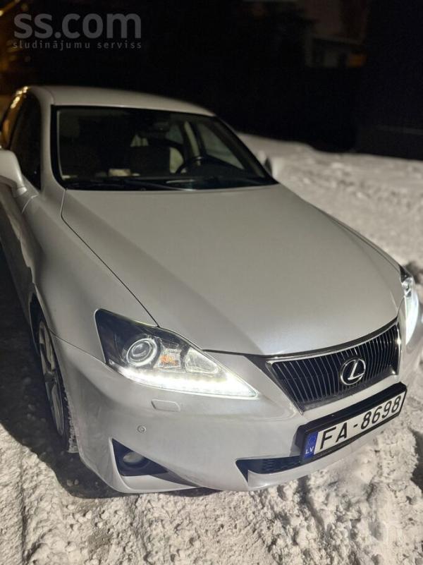 White Lexus IS 2011 in Riga, with an engine capacity of 2.50 L and mileage of 178 thousand km for 9900 €, photo 2 on AUTOMOTO.COM.LV