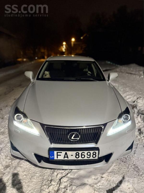 White Lexus IS 2011 in Riga, with an engine capacity of 2.50 L and mileage of 178 thousand km for 9900 €, photo 6 on AUTOMOTO.COM.LV