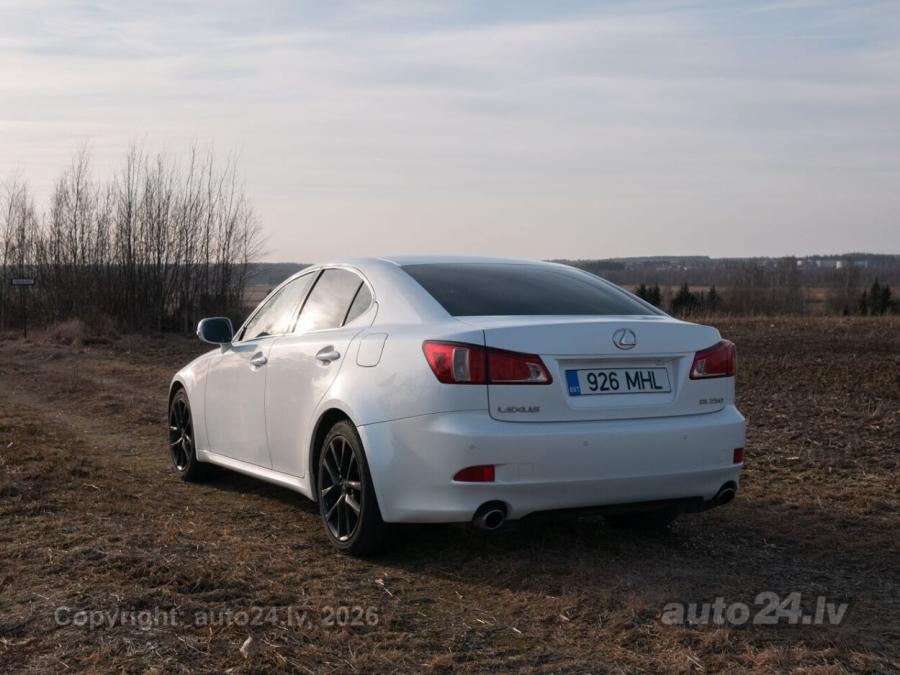 White Lexus IS 2012 in Tartu, with an engine capacity of 2.50 L and mileage of 185 thousand km for 9900 €, photo 4 on AUTOMOTO.COM.LV