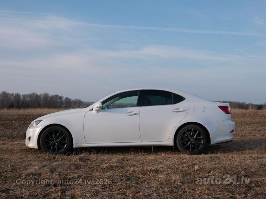 White Lexus IS 2012 in Tartu, with an engine capacity of 2.50 L and mileage of 185 thousand km for 9900 €, photo 5 on AUTOMOTO.COM.LV