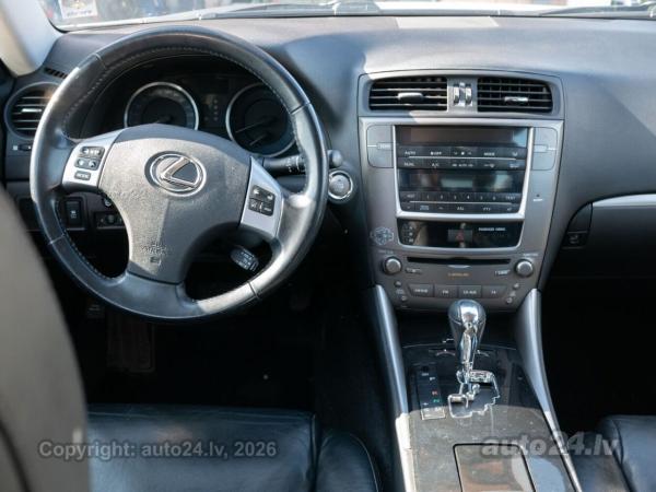 White Lexus IS 2012 in Tartu, with an engine capacity of 2.50 L and mileage of 185 thousand km for 9900 €, photo 8 on AUTOMOTO.COM.LV