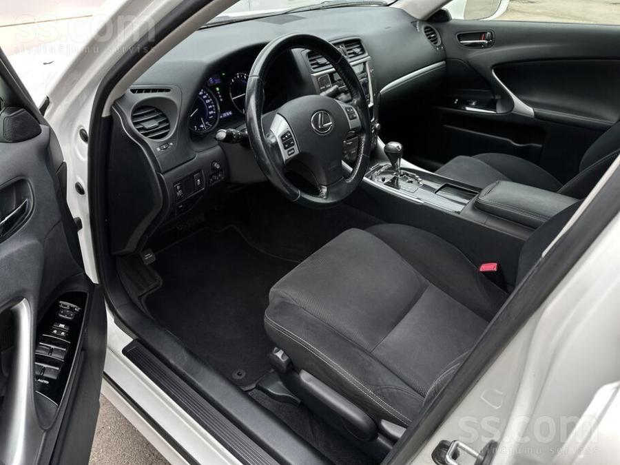 Balts Lexus IS 2012 Rīga, ar dzinēja tilpumu 2.50 L un nobraukumu 208 tūkst. km par 7100 €, foto 12 vietnē AUTOMOTO.COM.LV