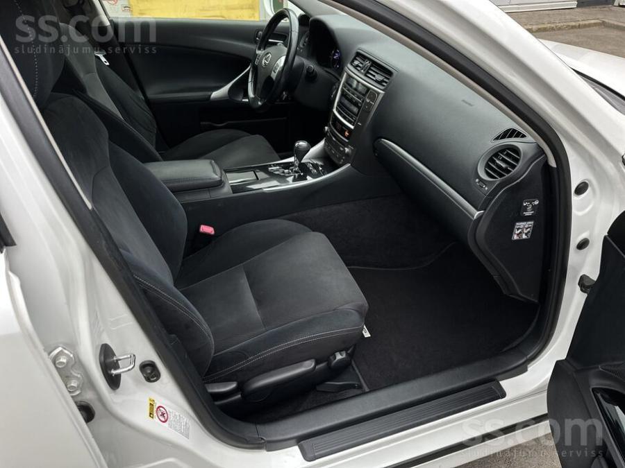 Balts Lexus IS 2012 Rīga, ar dzinēja tilpumu 2.50 L un nobraukumu 208 tūkst. km par 7100 €, foto 22 vietnē AUTOMOTO.COM.LV