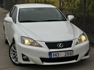 White Lexus IS 2012 in Riga, with an engine capacity of 2.50 L and mileage of 208 thousand km for 7100 €, photo 4 on AUTOMOTO.COM.LV