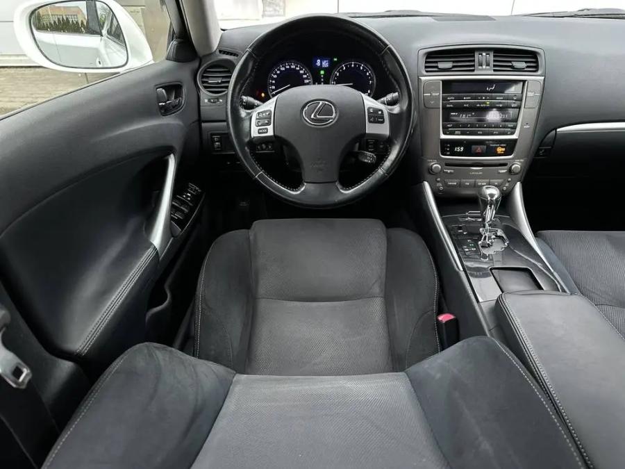 White Lexus IS 2012 in Riga, with an engine capacity of 2.50 L and mileage of 208 thousand km for 7100 €, photo 16 on AUTOMOTO.COM.LV