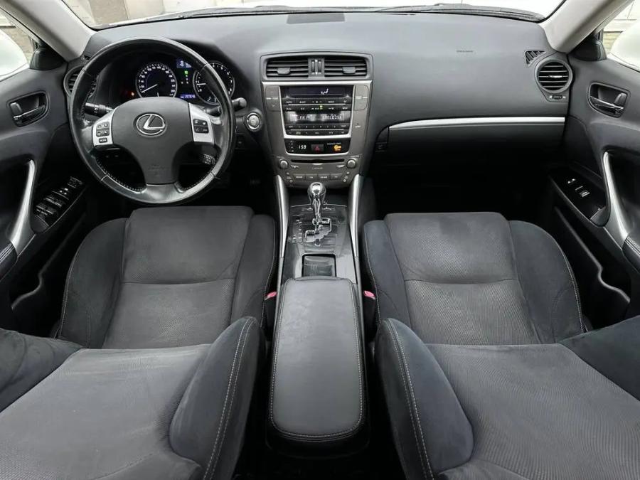 White Lexus IS 2012 in Riga, with an engine capacity of 2.50 L and mileage of 208 thousand km for 7100 €, photo 18 on AUTOMOTO.COM.LV