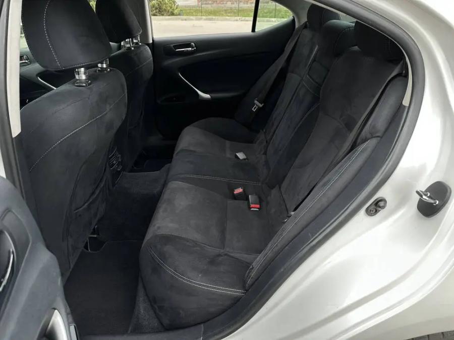 White Lexus IS 2012 in Riga, with an engine capacity of 2.50 L and mileage of 208 thousand km for 7100 €, photo 26 on AUTOMOTO.COM.LV