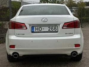 White Lexus IS 2012 in Riga, with an engine capacity of 2.50 L and mileage of 208 thousand km for 7100 €, photo 32 on AUTOMOTO.COM.LV
