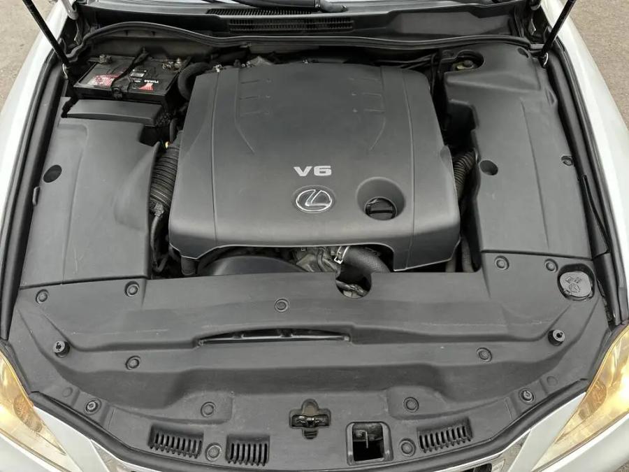 White Lexus IS 2012 in Riga, with an engine capacity of 2.50 L and mileage of 208 thousand km for 7100 €, photo 35 on AUTOMOTO.COM.LV