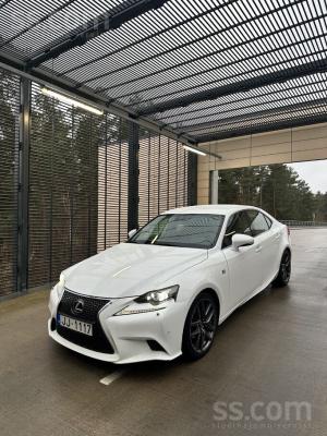 White Lexus IS 2013 in Riga, with an engine capacity of 2.50 L and mileage of 273 thousand km for 12900 €, photo 15 on AUTOMOTO.COM.LV