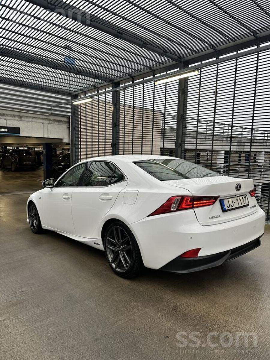 White Lexus IS 2013 in Riga, with an engine capacity of 2.50 L and mileage of 273 thousand km for 12900 €, photo 16 on AUTOMOTO.COM.LV