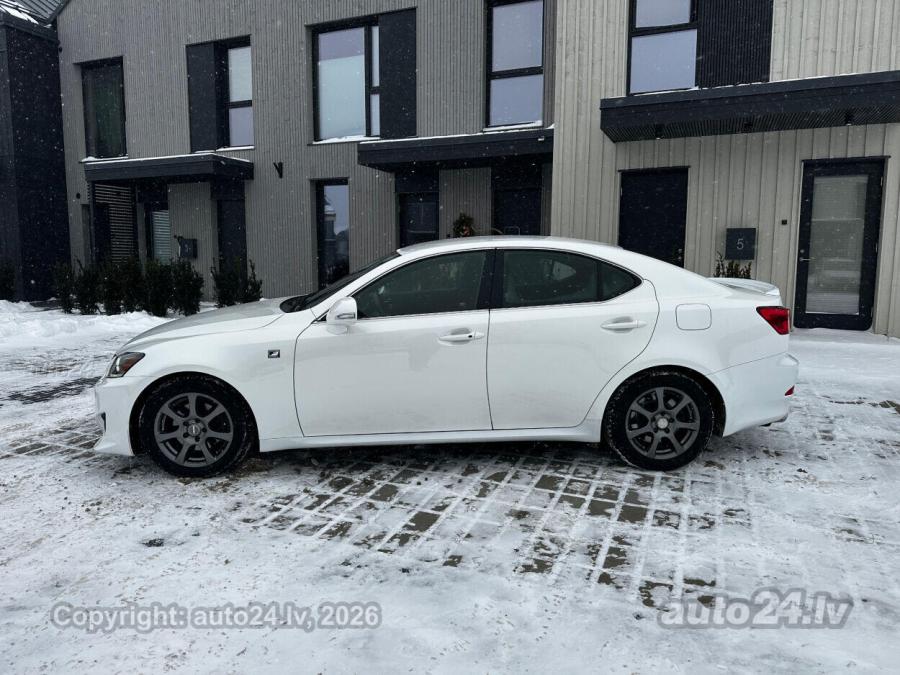 White Lexus IS 2013 in Tallinn, with an engine capacity of 2.50 L and mileage of 119 thousand km for 13900 €, photo 3 on AUTOMOTO.COM.LV
